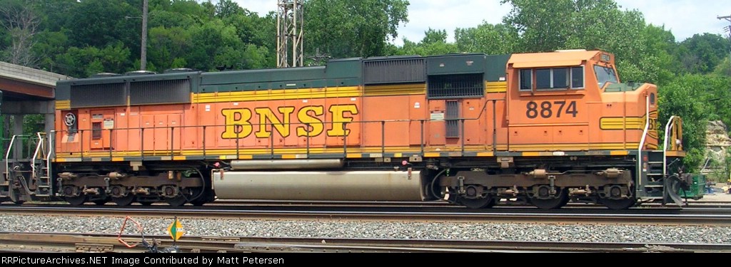 BNSF 8874